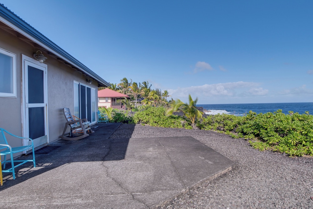 Coastal Keaau Home: Ocean & Sunrise Views, Pool - Hawaii