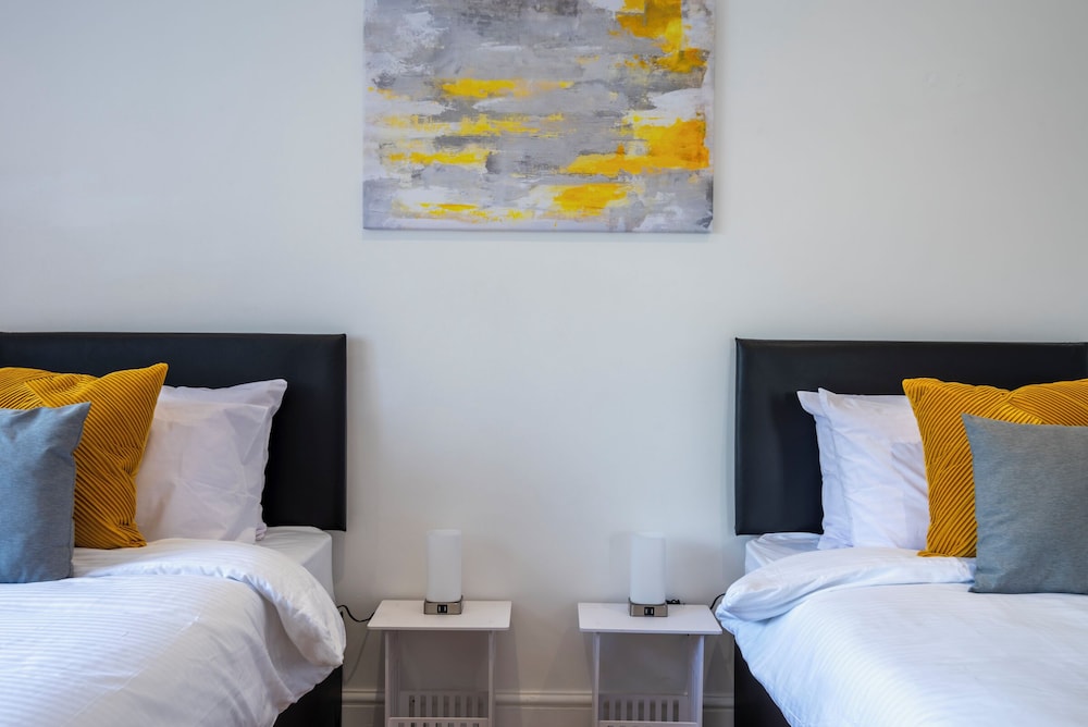10%-30%discount|4brhs|london|sleeps7|free Parking|superkingbeds|en-suite| - Twickenham