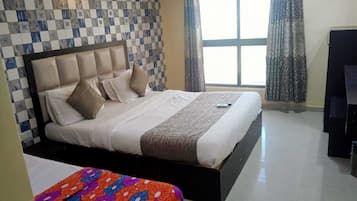 Quarto casal luxo | Escrivaninha, Wi-Fi de cortesia
