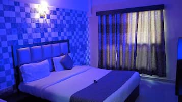 Quarto casal luxo | Escrivaninha, Wi-Fi de cortesia
