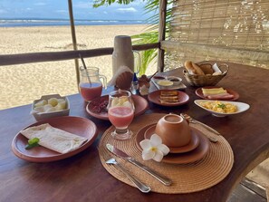 Café da manhã feito na hora grátis todos os dias
