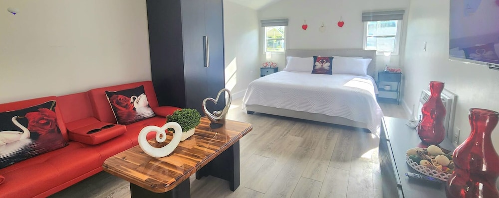 # 4 Lovely Palms- Guest House With Hot Tub - Floride