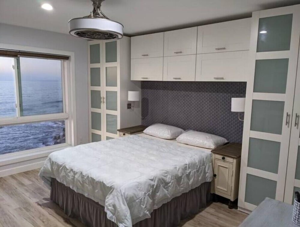 Perfectly Remodeled Condo W/ Panoramic Ocean Views - San Diego, CA