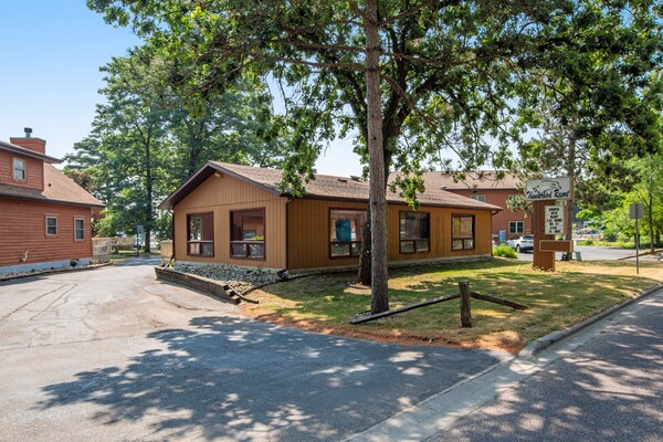 Thunderbird Resort Condo - Wisconsin Dells, WI