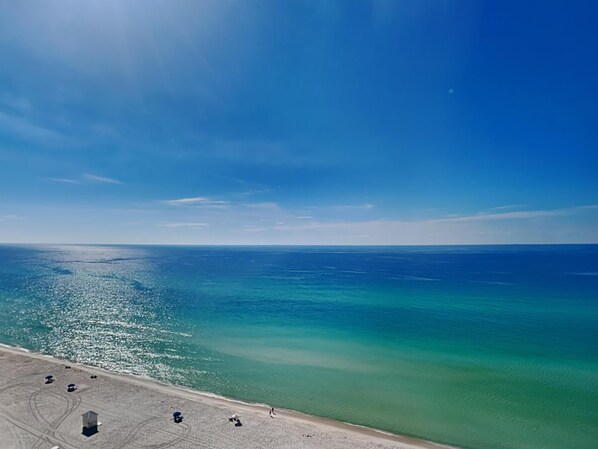 Apartamento em Condomínio Fechado, várias camas, varanda, vista para o oceano (#1503 - No Pets) | Praia | Na praia 