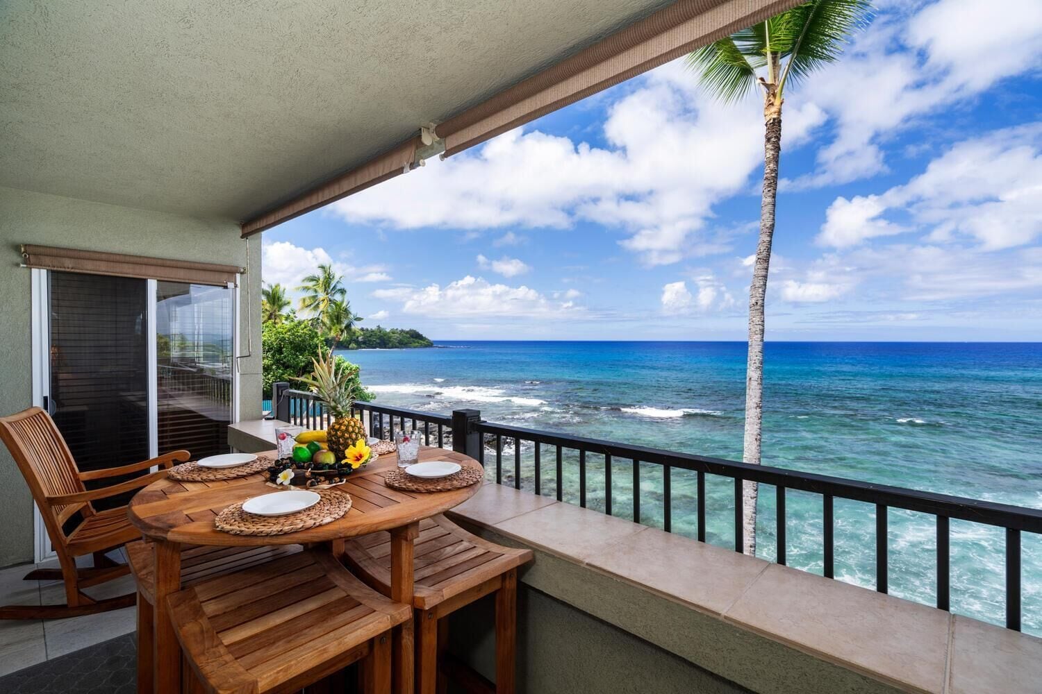 Apartamento em Condomínio Fechado, várias camas (Banyan Tree 301: Oceanfront 2/2 Remod) | Refeições ao ar livre