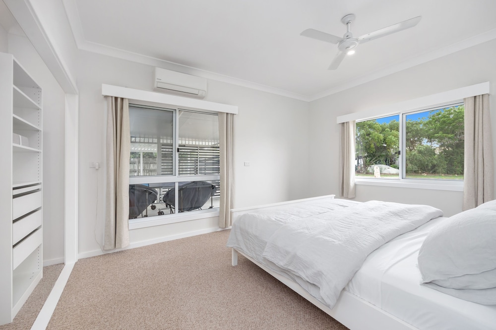 Point Vernon Park and Ocean. - Hervey Bay | Stayz