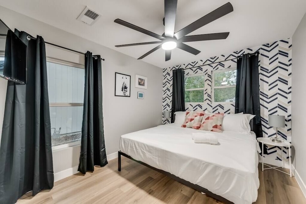 5BR/3BA walking distance to UNT with covered patio - Denton | Vrbo