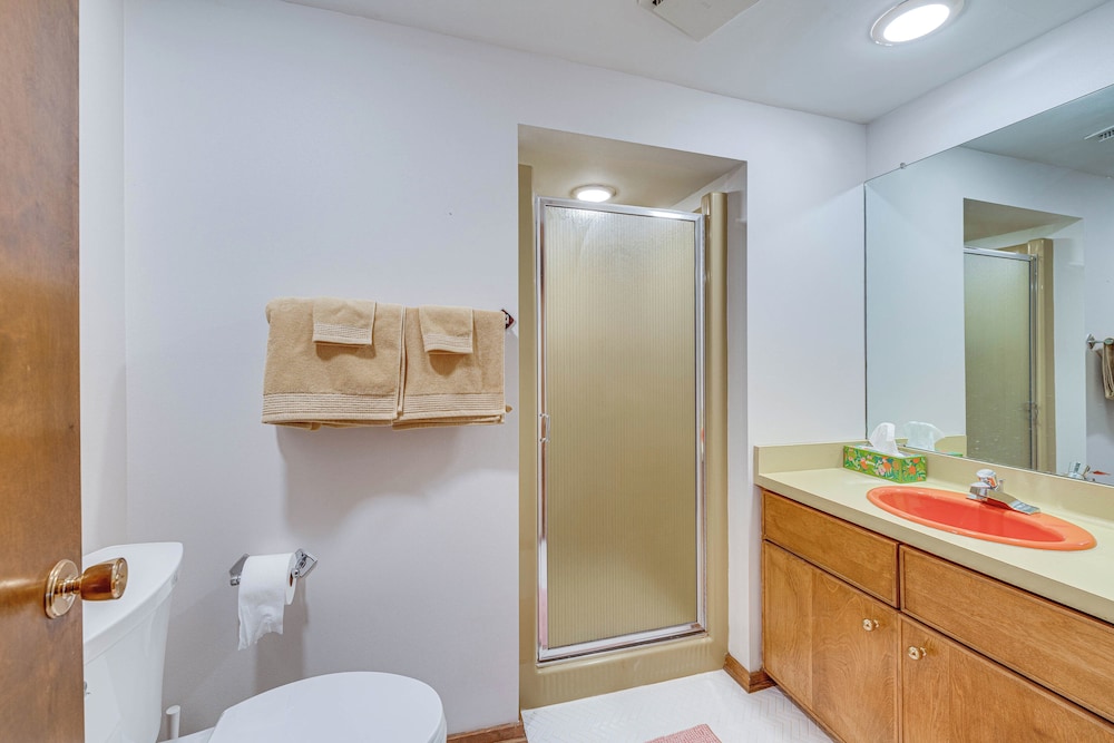 Eclectic Hubertus Home W/ Game Room & Fire Pit! - Beach, Hartford