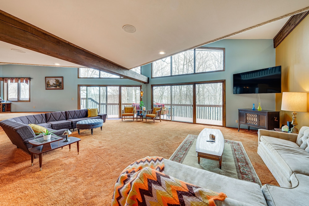 Eclectic Hubertus Home W/ Game Room & Fire Pit! - Cedar Lake, WI
