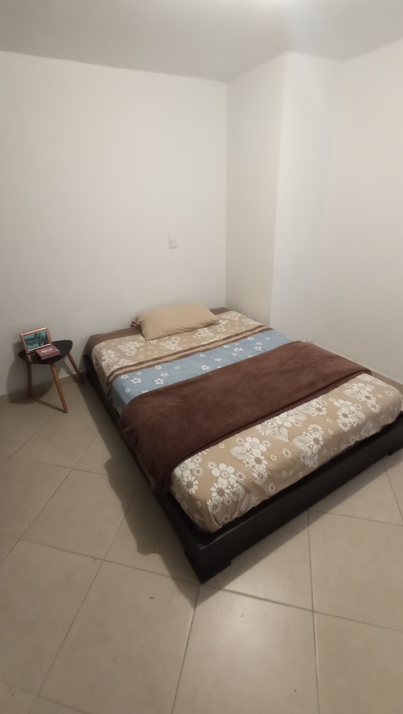 Cozy Studio Apartment Two Blocks From La Floresta Park. - Medellín