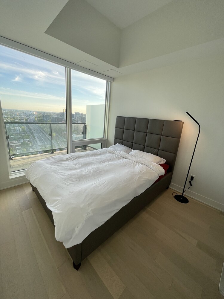 Entire appartement with 1 bedroom & office room - Montreal | Vrbo