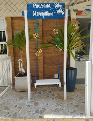 Fachada do alojamento (tarde/noite)