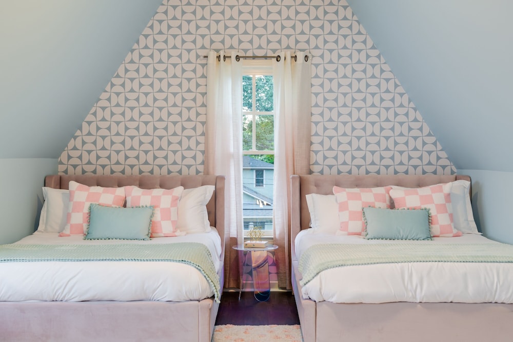 Mini Pool, Mini Golf! Modern Vintage Memphis - Memphis | Vrbo