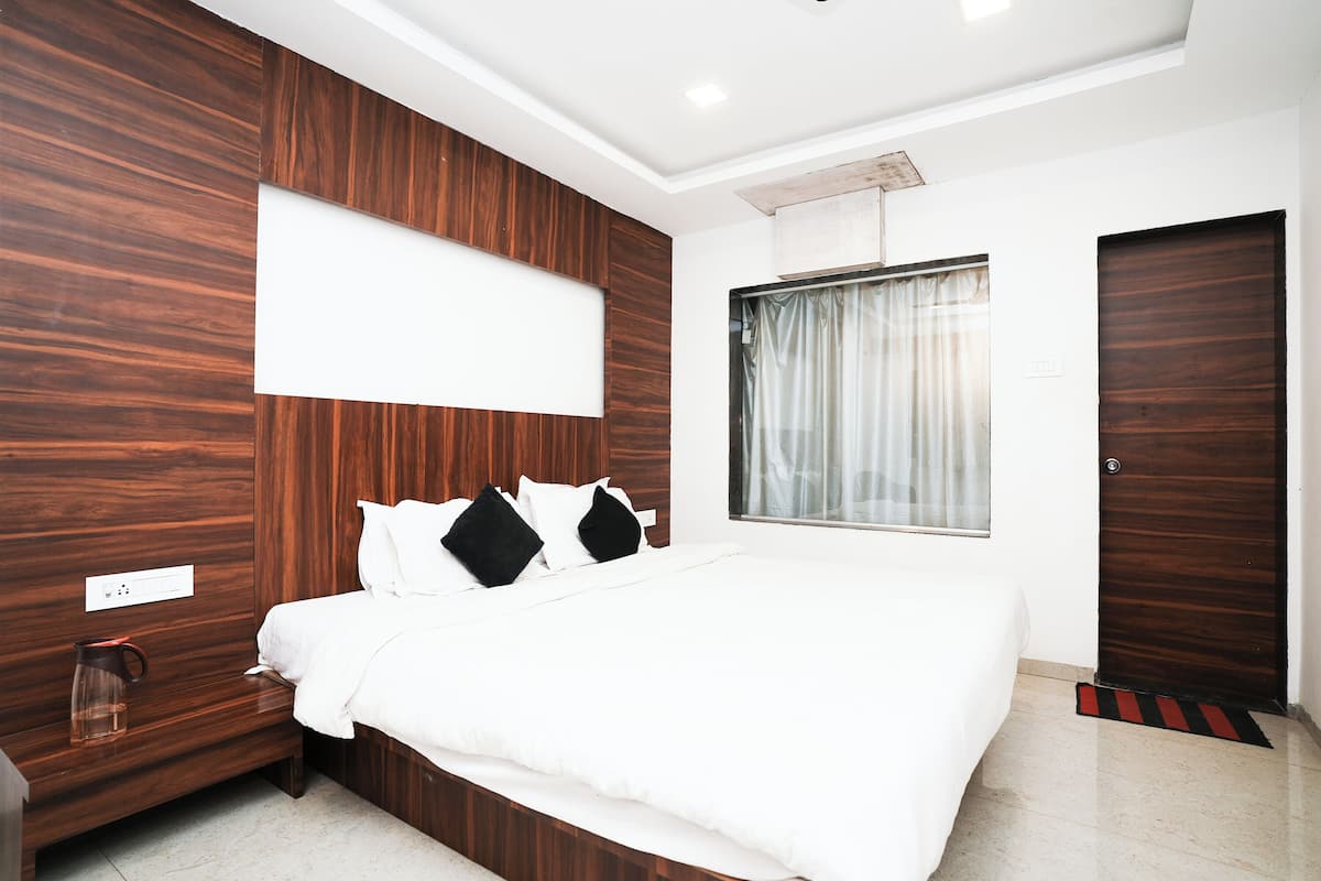 Quarto luxo | Cofres nos quartos, escrivaninha, quartos à prova de som