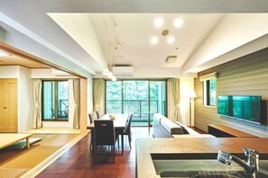 Apartamento em Condomínio Fechado | 1 quarto, edredões de penas, Wi-fi grátis, roupa de cama fornecida 