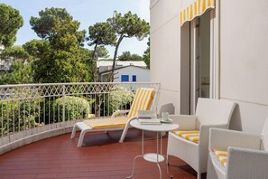 Quarto Familiar | Roupa de alta qualidade, edredões de penas, cofre no quarto, secretária 