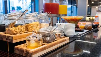Café da manhã com buffet todos os dias mediante uma taxa