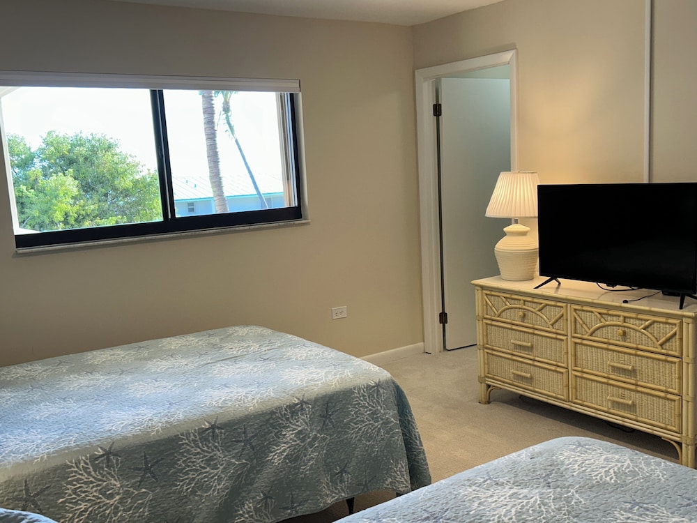 Classic & Comfortable Oceanfront Condo - Key Colony Beach | Vrbo