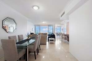 Apartamento, 3 quartos, 2 casas de banho, vista para o oceano | Com decoração personalizada, com mobília individualizada 