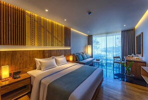 Quarto casal luxo | Edredons de pluma, frigobar (abastecido com alguns itens grátis)