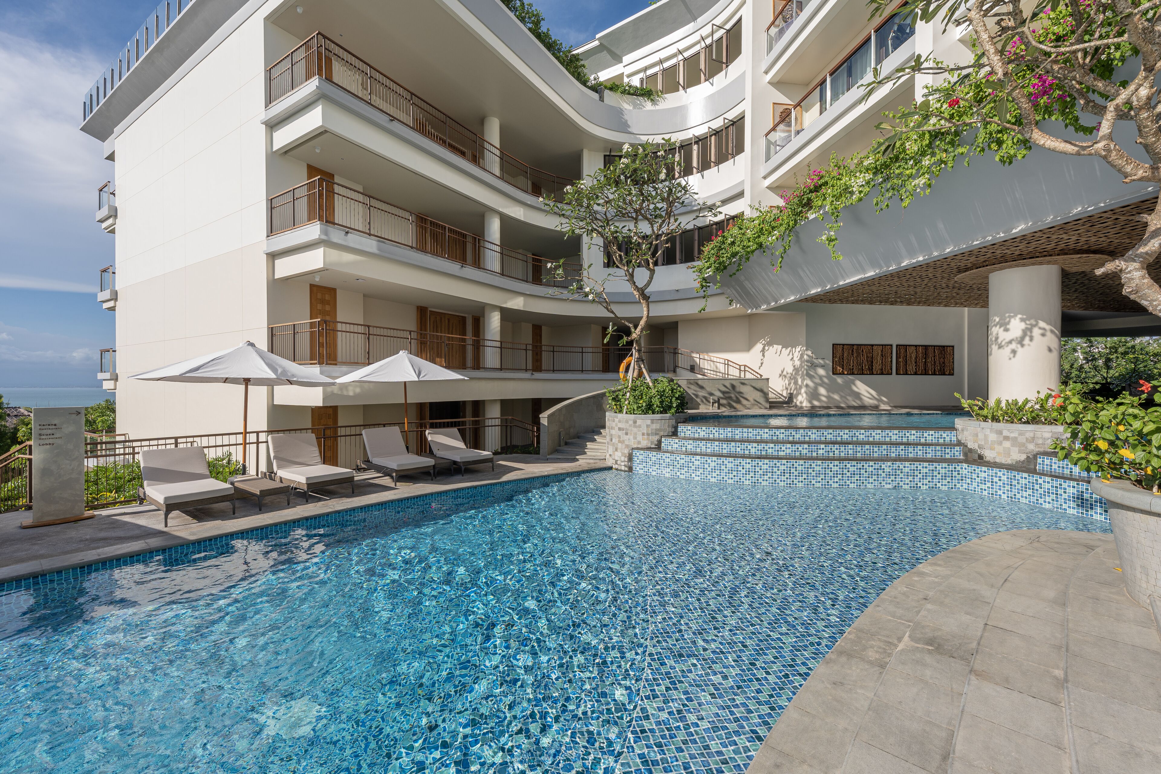 14 piscinas exteriores 