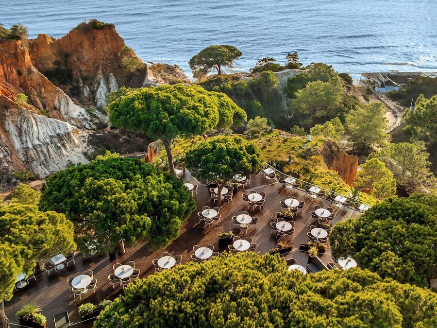 3 bares/lounges, 3 bares junto à piscina, um bar à beira da piscina