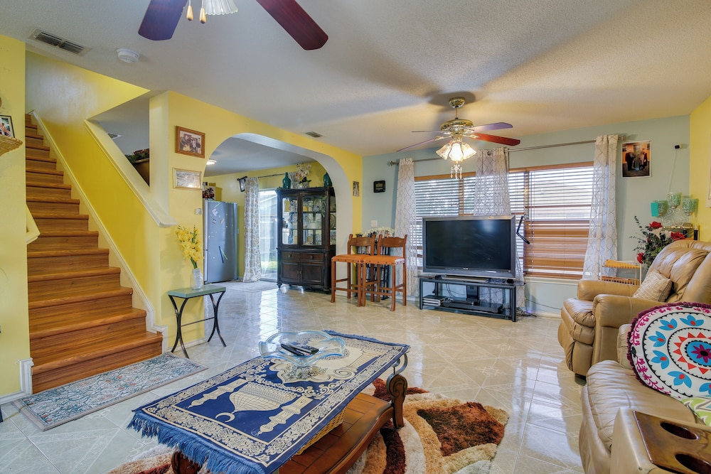 Spacious Mcallen Rental Home W/ Private Backyard! - Edinburg