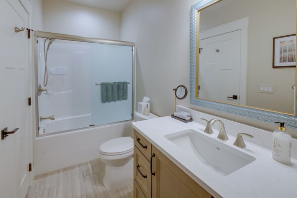 Red Lodge Home W/ Private Hot Tub & Fire Pit! - Red Lodge, MT