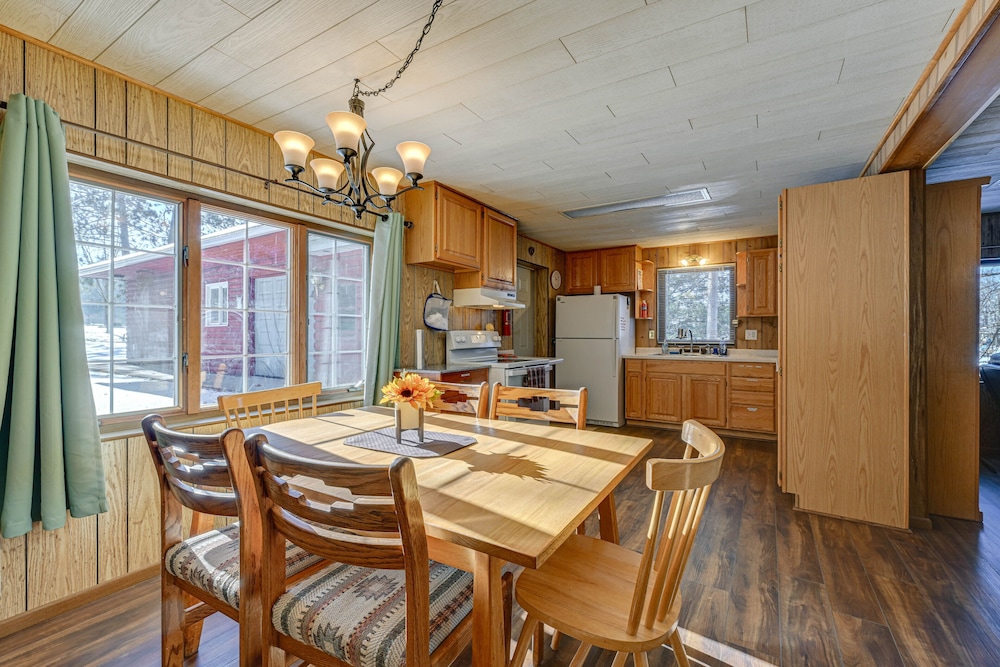 Lakefront Townsend Cabin W/ Fire Pit & Dock! - Wisconsin