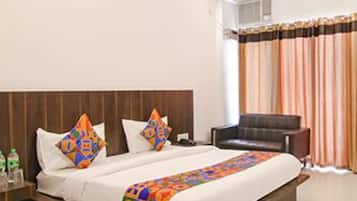 Quarto Deluxe | Lençóis de algodão egípcio, roupa de alta qualidade, cofre no quarto