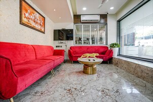 Área de estar no saguão