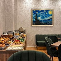 Café da manhã com buffet todos os dias mediante uma taxa