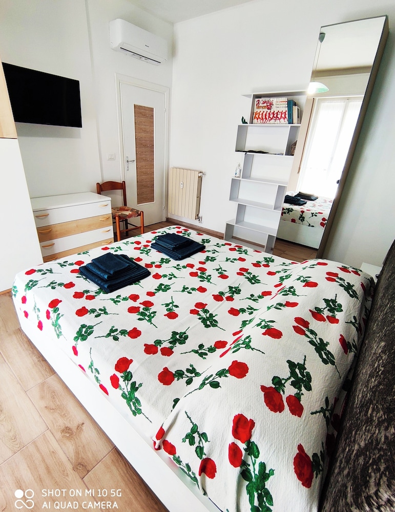 Renesmee Beach Apartment A 150 Metri Dalla Spiaggia, Con Posto Auto Gratuito - Pietra Ligure