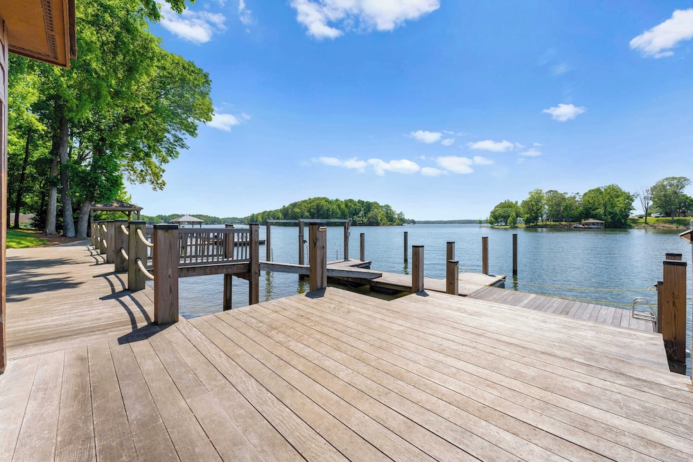 Private Dock, Hot Tub, Game Room, Firepit Sunset Shores Resort The Homestead - Lake Norman, NC