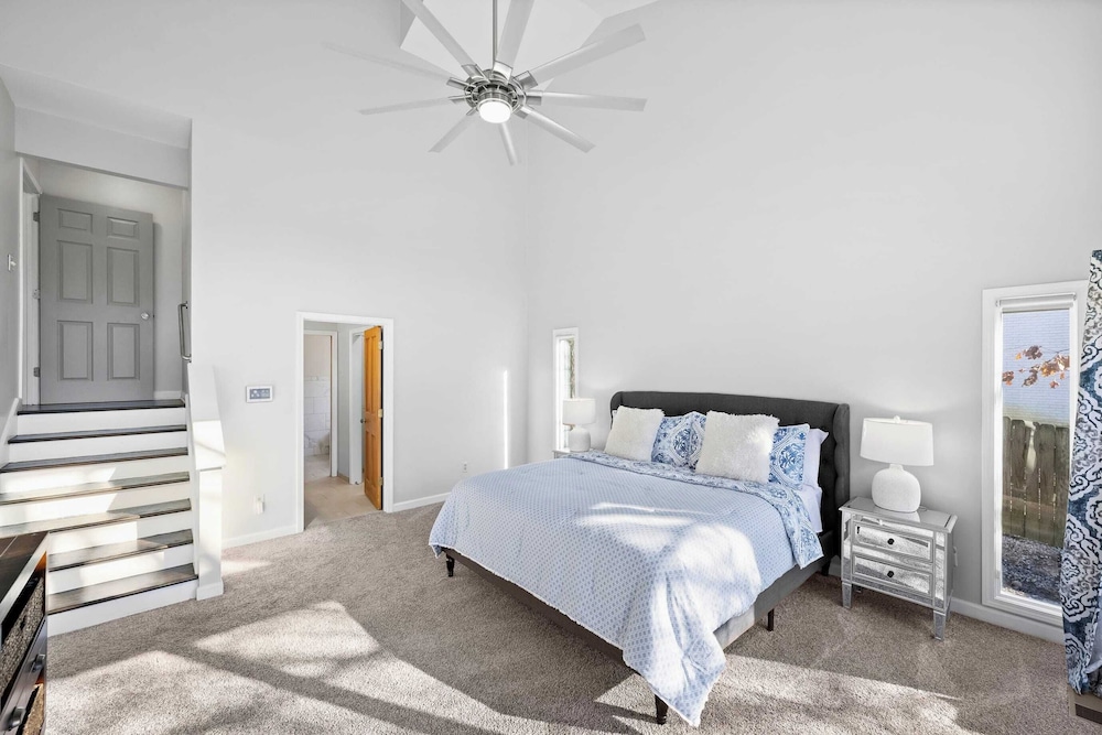 Sun Up, Sun Down By Avantstay Pool W/ Waterfall - Mooresville, NC