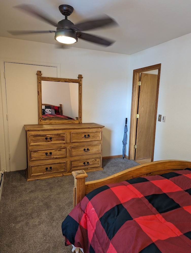 Step Into A Welcoming Embrace Of Comfort And Scenic Tranquility As You Explore This Inviting 2-bedroom Hotel Apartment Along The Gunnison River In Delta, Co. - Olathe, CO