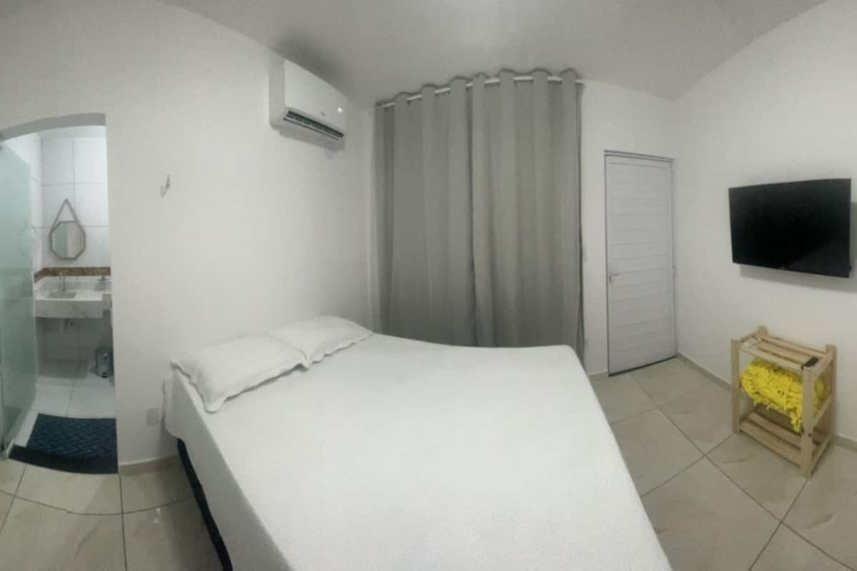 Roupas de cama antialérgicas, cortinas blackout, Wi-Fi de cortesia