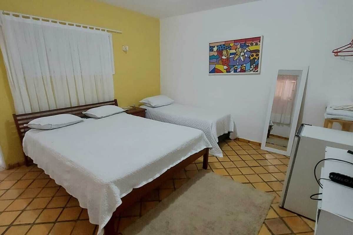 Roupas de cama antialérgicas, cortinas blackout, Wi-Fi de cortesia
