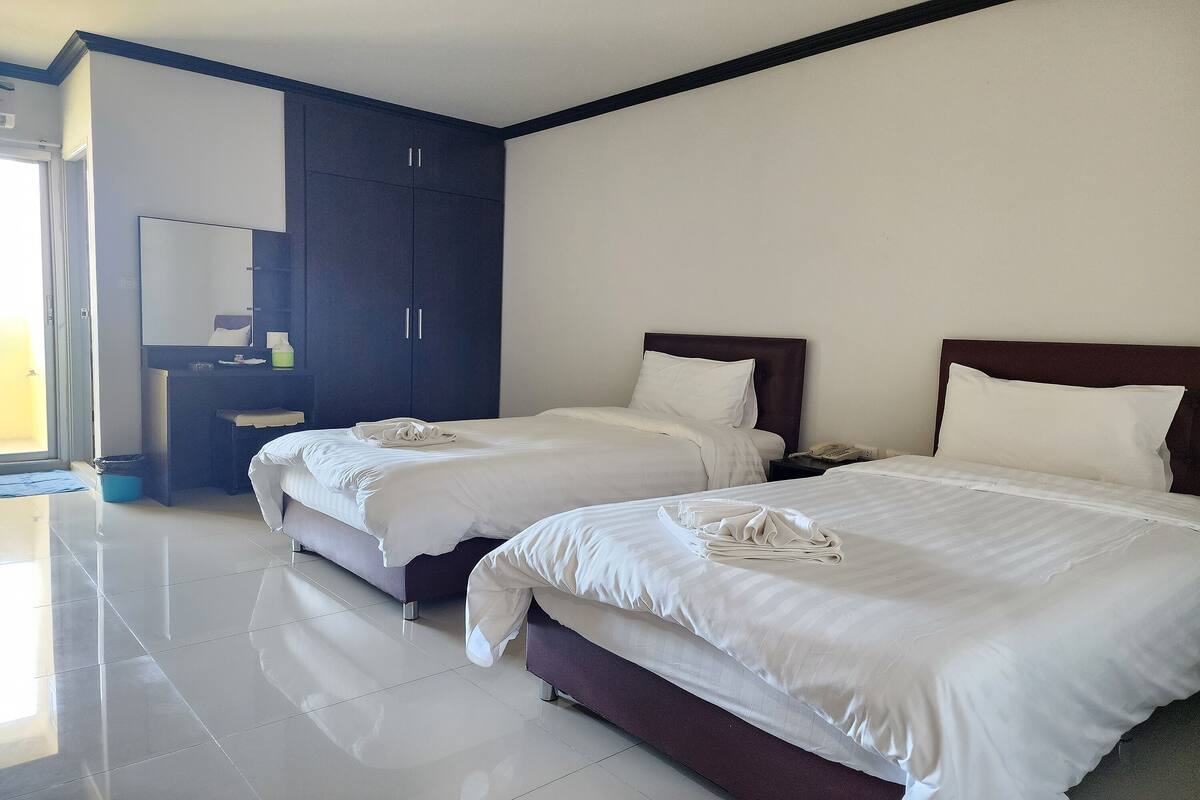 Quarto Duplo ou Twin Superior | Secretária, Wi-fi grátis, roupa de cama fornecida
