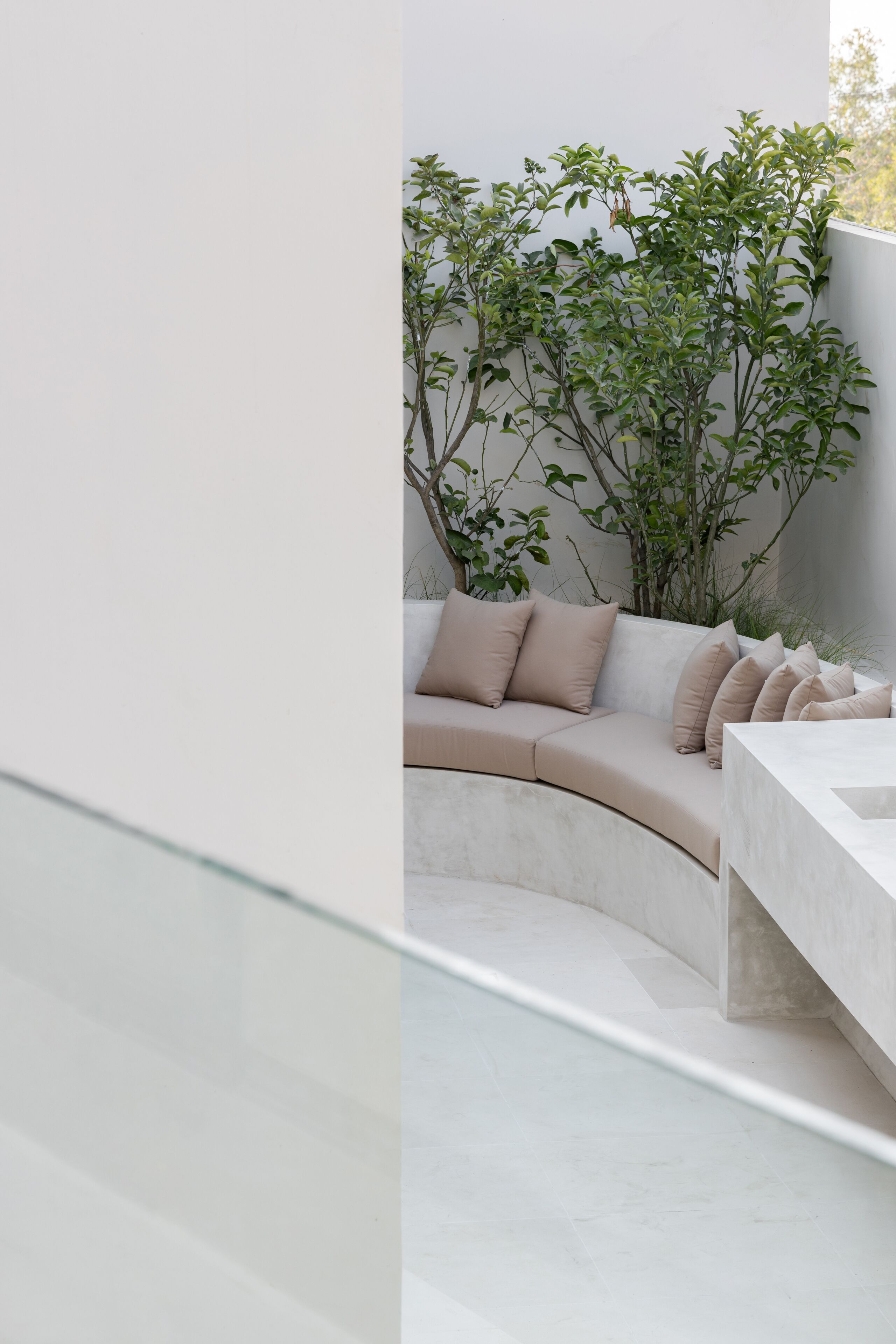 Villa Deluxe, 4 quartos, piscina privativa, vista para o oceano | Sala de estar | Smart TV de 32 polegadas com canais digitais 