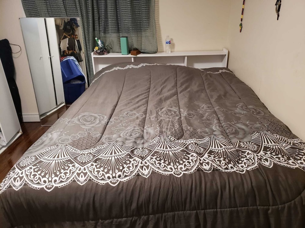 Low Priced Fully Loaded Room Of Comfort & Tranquility In North East Scarborough - Markham