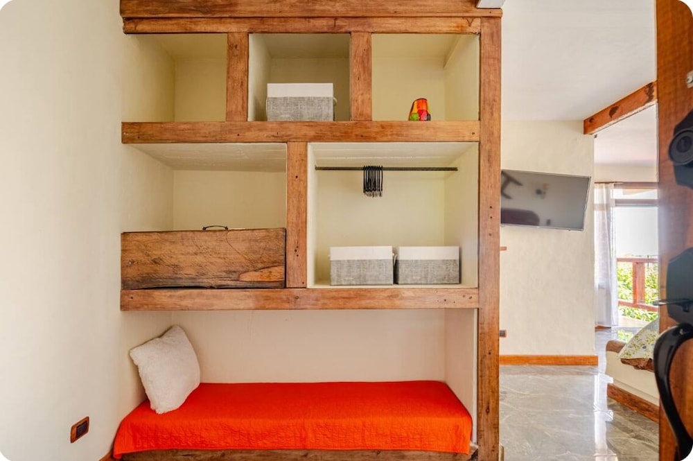 Art Tropical Retreat For Relaxation, Barbecue, And Quality Family Time!" - Montenegro
