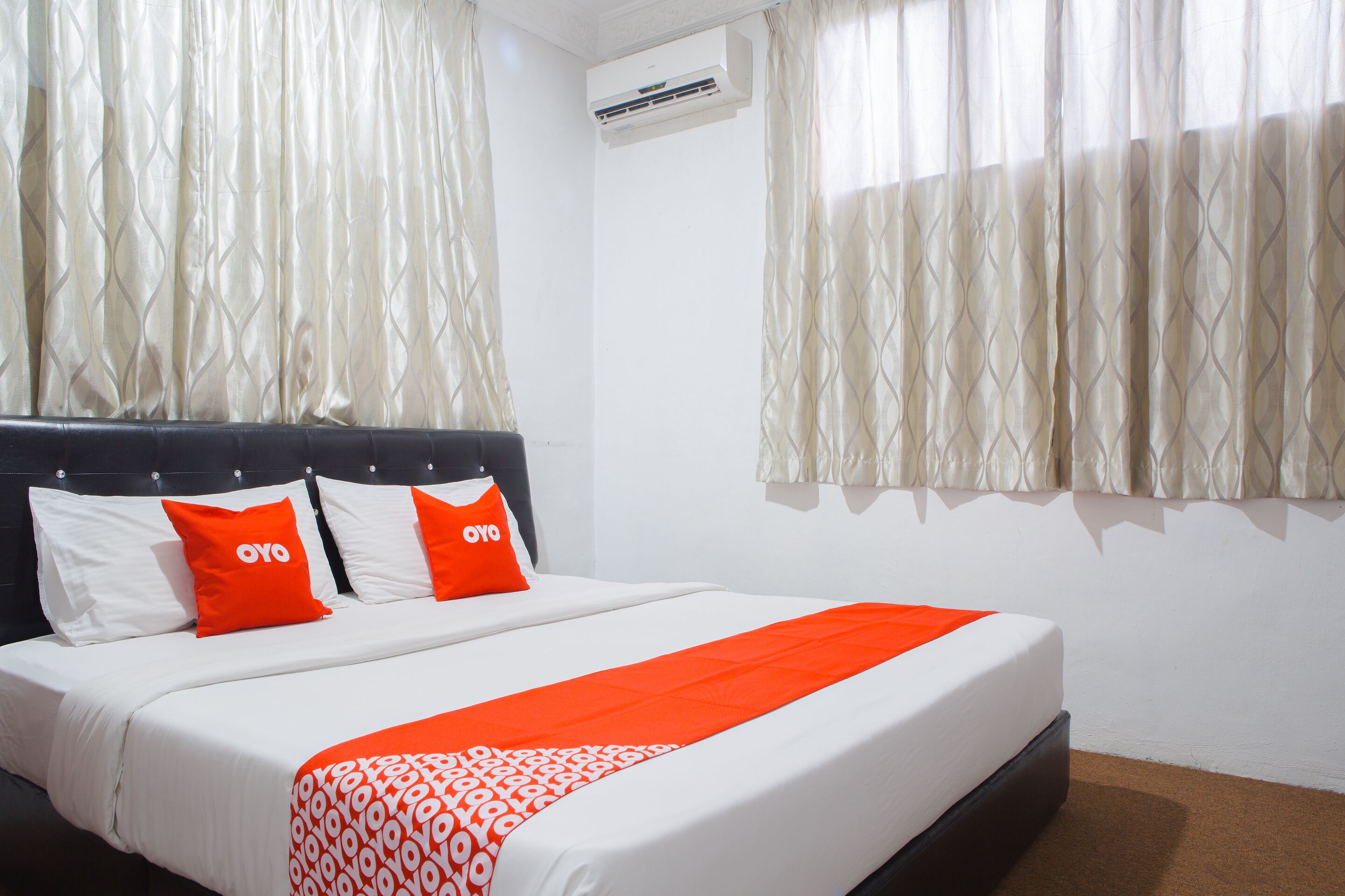 Quarto Duplo Deluxe, 1 cama king-size | Secretária adequada para computadores portáteis, Wi-fi grátis 