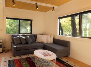 Cabana básico, 2 quartos | Área de estar