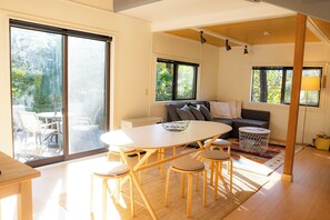 Cabana básico, 2 quartos | Área de estar