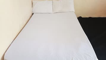 Quarto Duplo Deluxe | Secretária, roupa de cama fornecida