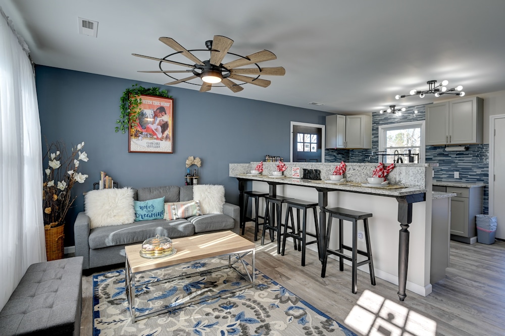 Modern Mount Airy Hideaway W/ Private Backyard! - Mount Airy, NC