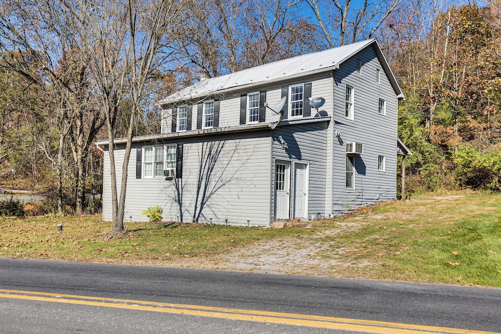 Tranquil Mt Pleasant Mills Retreat On 60-acre Farm - Pennsylvania