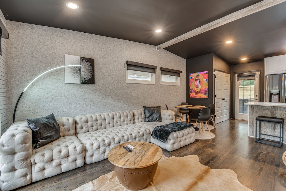 Modern Atlanta Retreat: Private Hot Tub & Yard! - Atlanta, GA